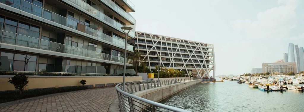 The Marina, Al Bateen: La estrategia de invertir en activos con altas ...